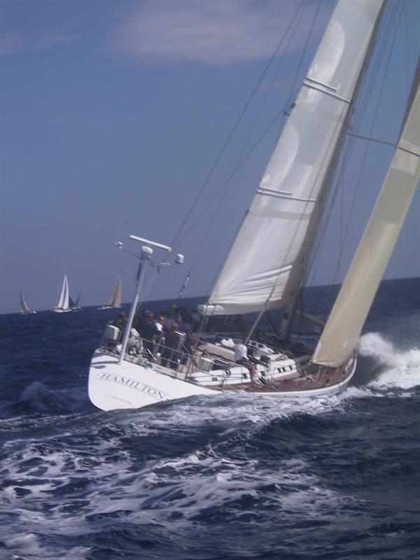 Hamilton Yacht Charter | Yacht Charter Guide